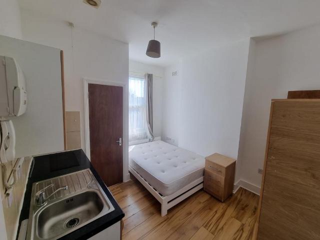 Studio to rent