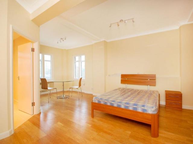 Studio to rent