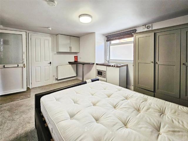Studio to rent