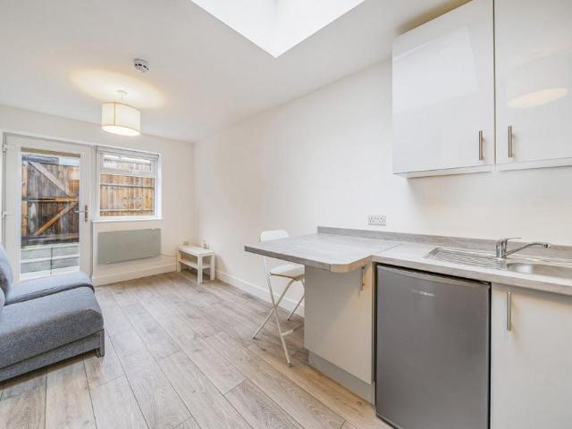Studio to rent