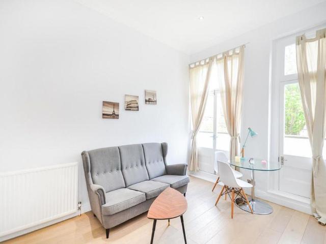 Studio to rent