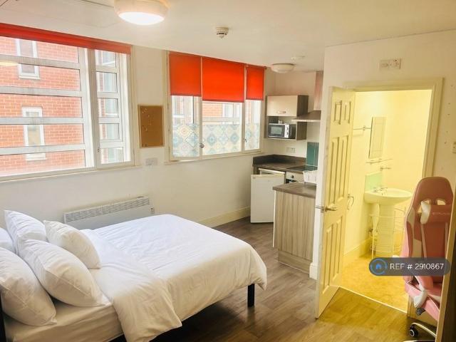 Studio to rent