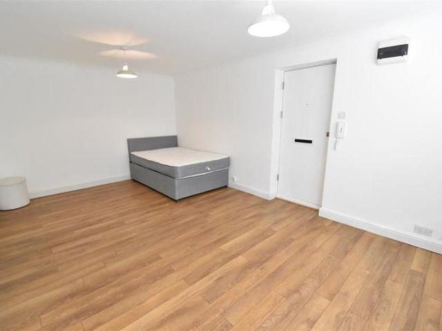 Studio to rent