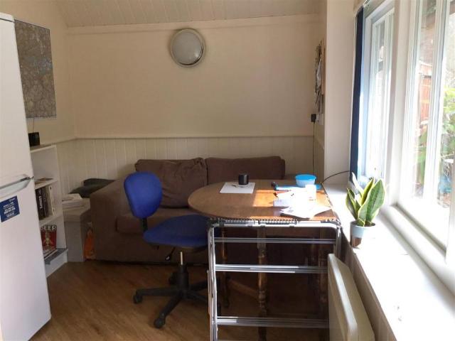 Studio to rent