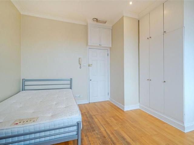 Studio to rent