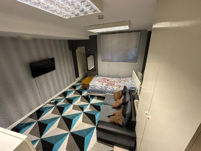 Studio to rent