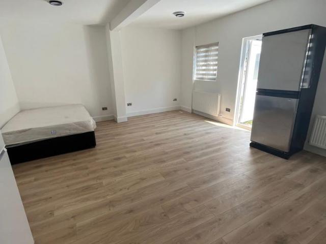 Studio to rent