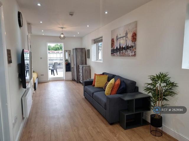 Studio to rent