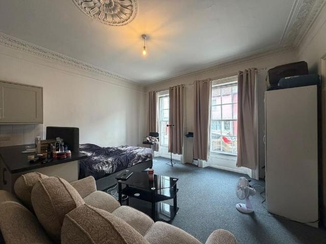 Studio to rent