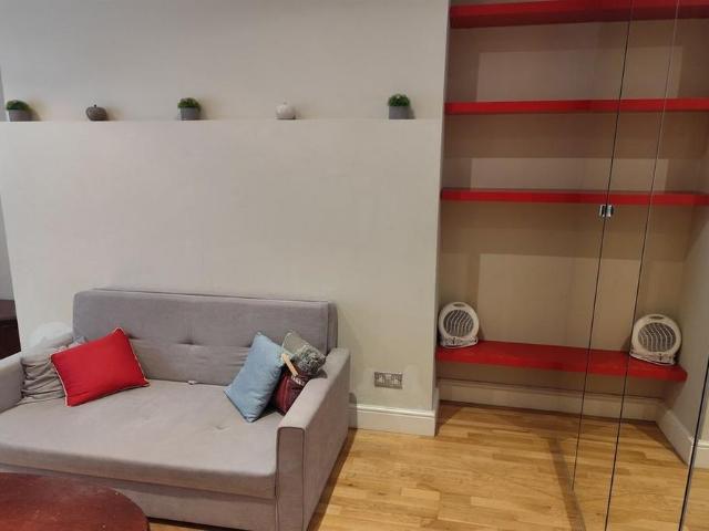 Studio to rent