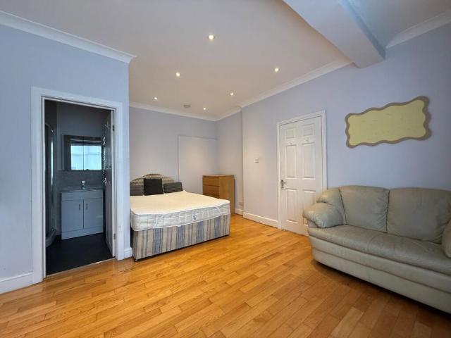 Studio to rent