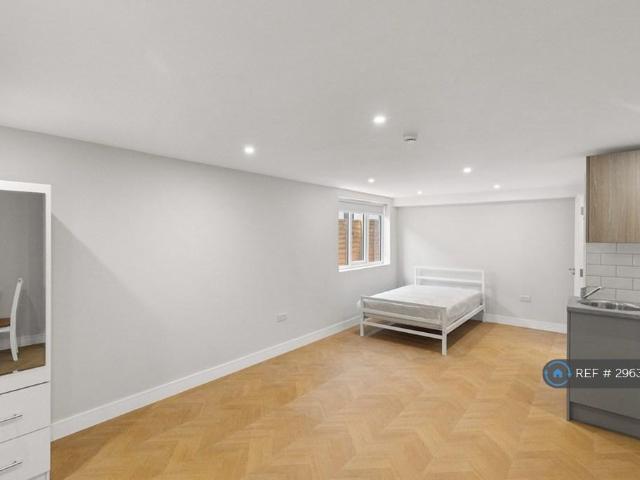 Studio to rent