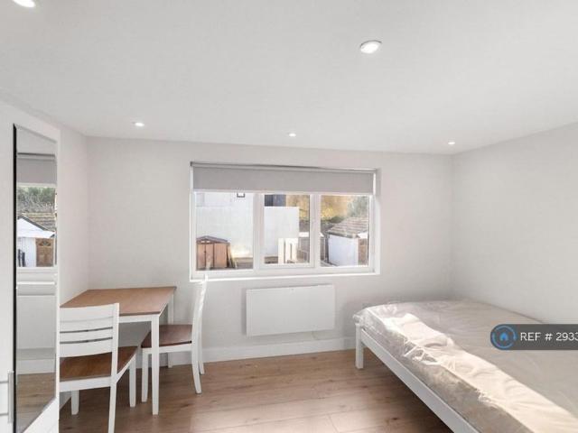 Studio to rent