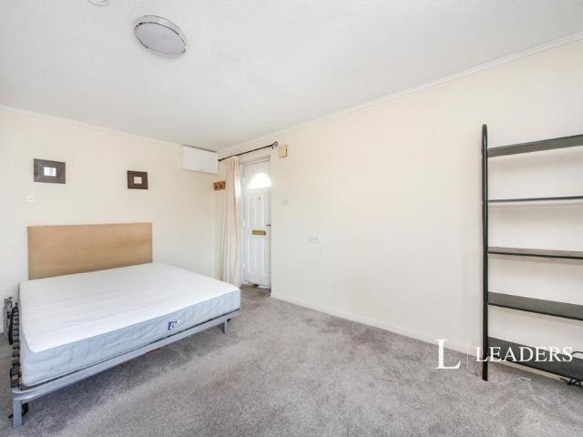 Studio to rent