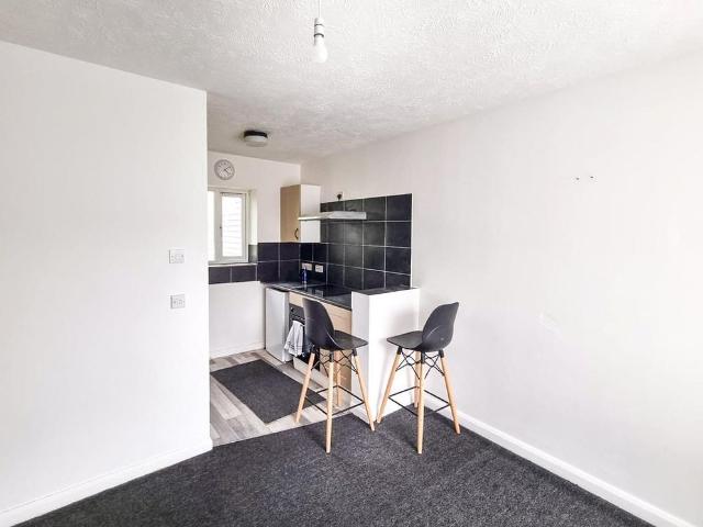 Studio to rent