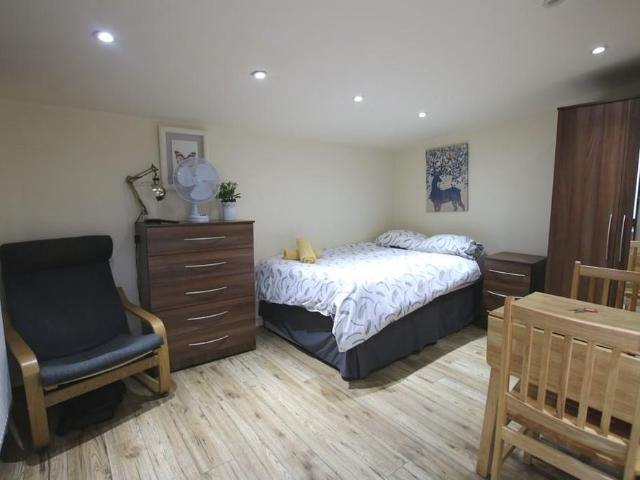 Studio to rent