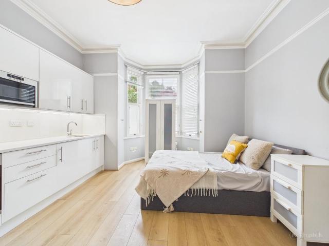 Studio to rent