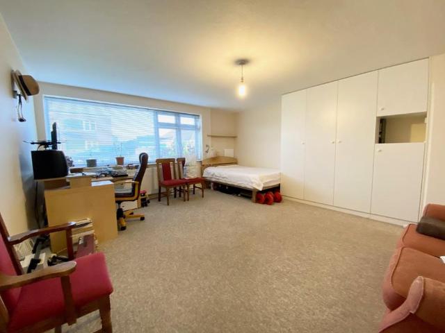 Studio to rent