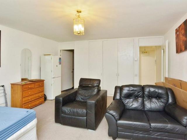 Studio to rent