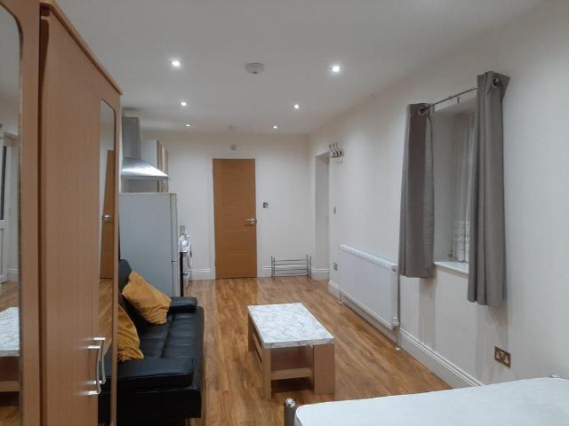 Studio to rent