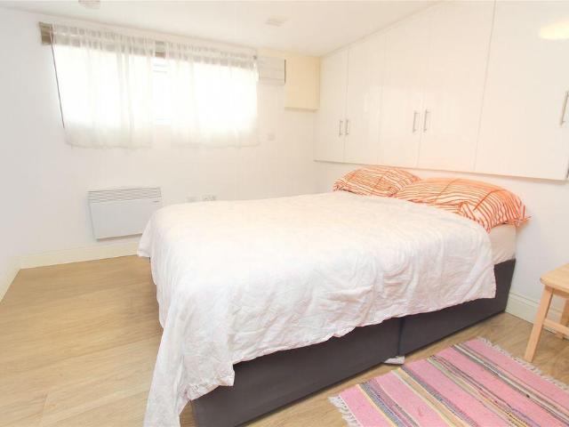 Studio to rent