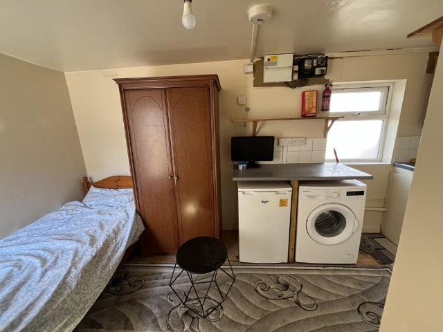 Studio to rent