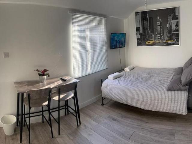Studio to rent