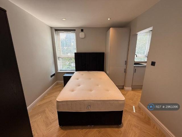 Studio to rent