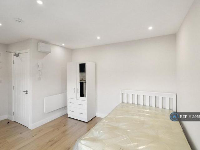 Studio to rent