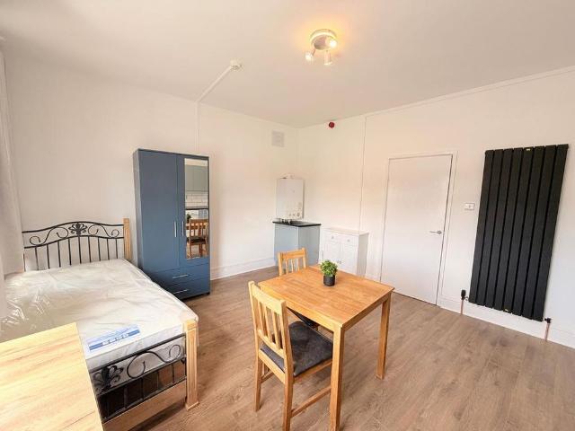 Studio to rent
