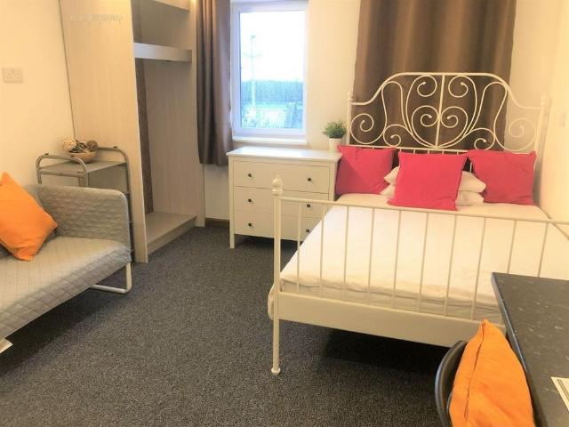 Studio to rent