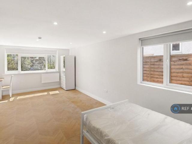 Studio to rent