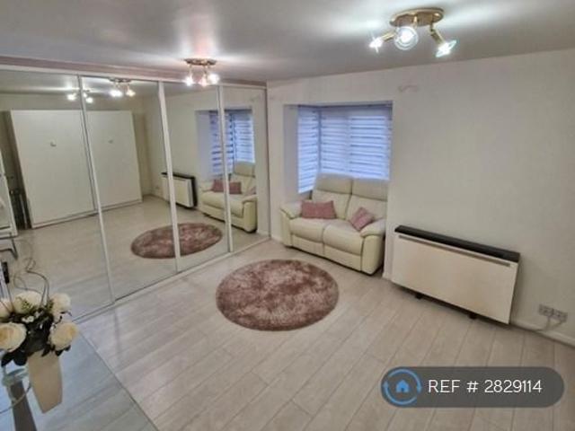 Studio to rent