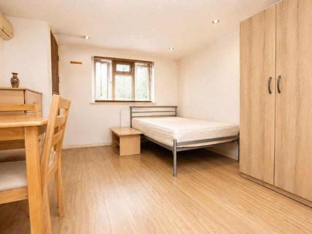 Studio to rent