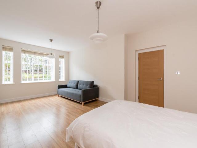Studio to rent