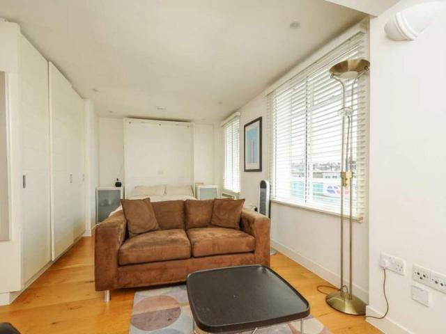Studio to rent