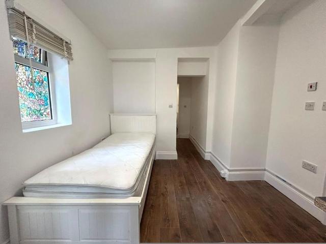 Studio to rent