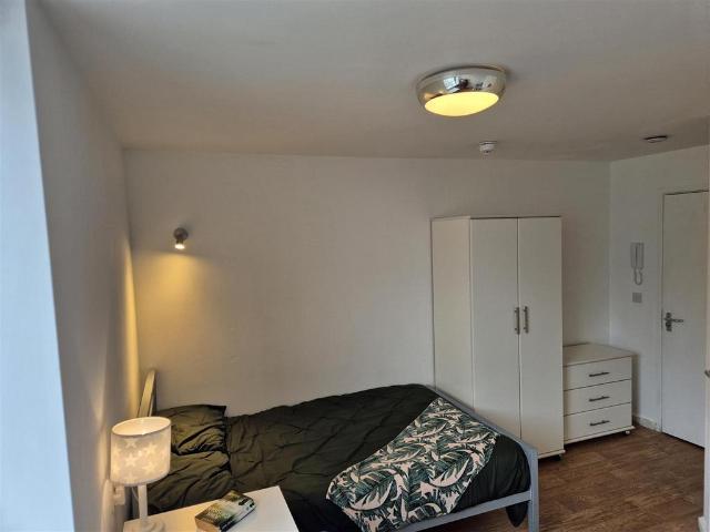 Studio to rent