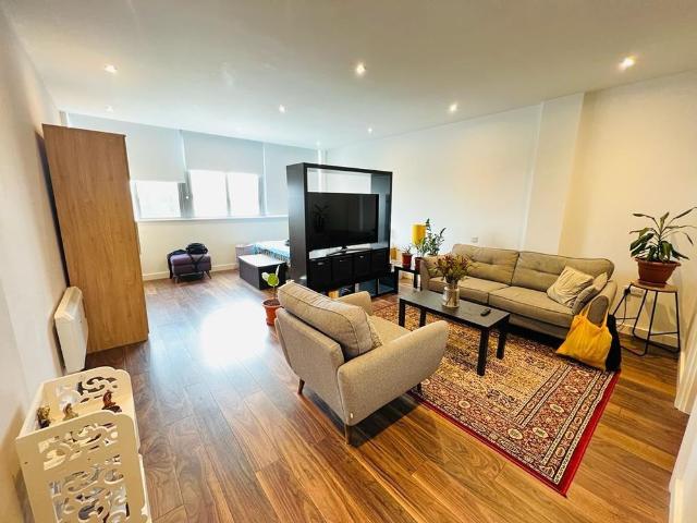 Studio to rent