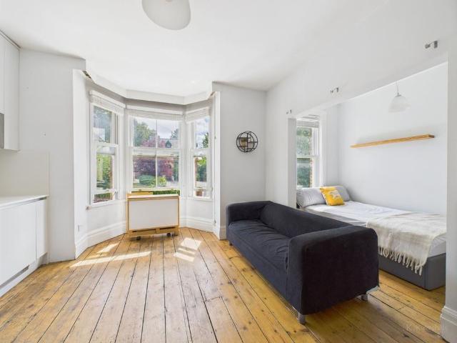 Studio to rent