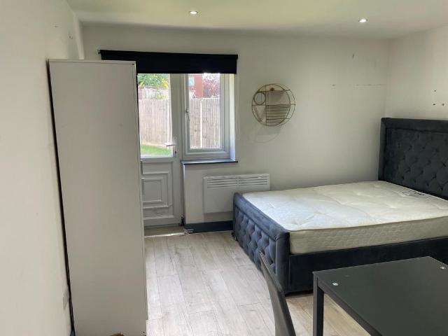 Studio to rent