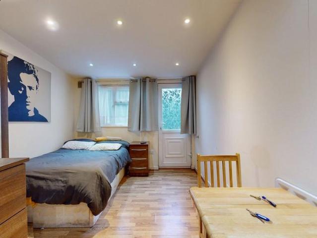 Studio to rent