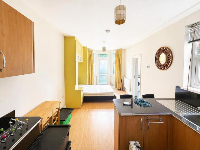 Studio to rent