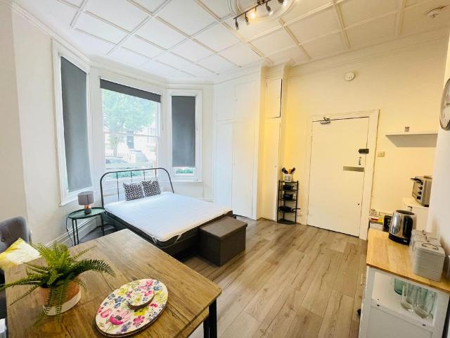 Studio to rent