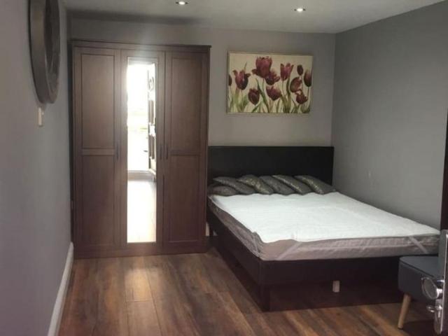 Studio to rent