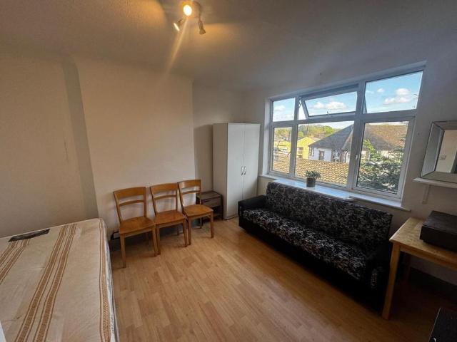 Studio to rent