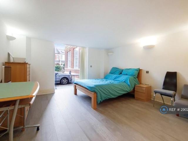 Studio to rent