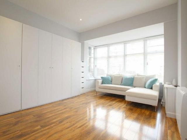 Studio to rent
