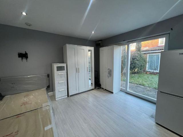 Studio to rent