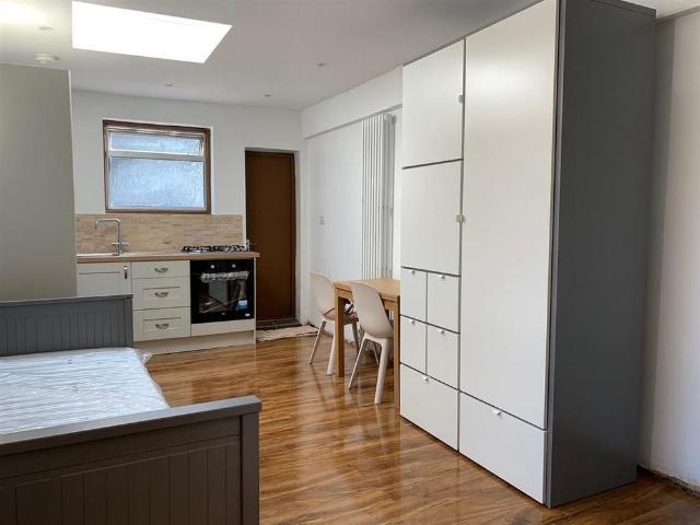 Studio to rent